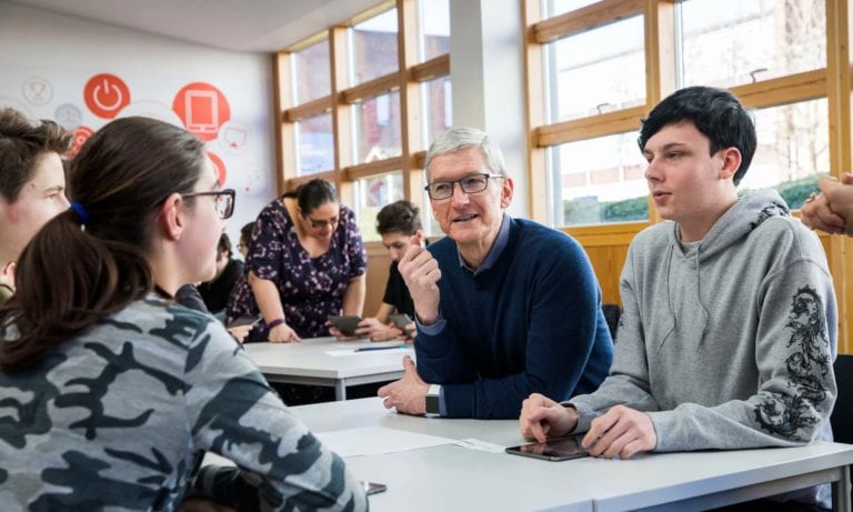 Tim Cook hovorí o prílišnom používaní technológií, v máji bude rečníkom ...